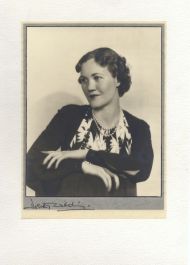 Dorothy Wilding Photograph Portrait of Marigold Armitage